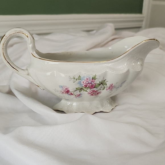 Dixie | Dining | Elegant White And Pink Floral Serveware Gravy Boat ...